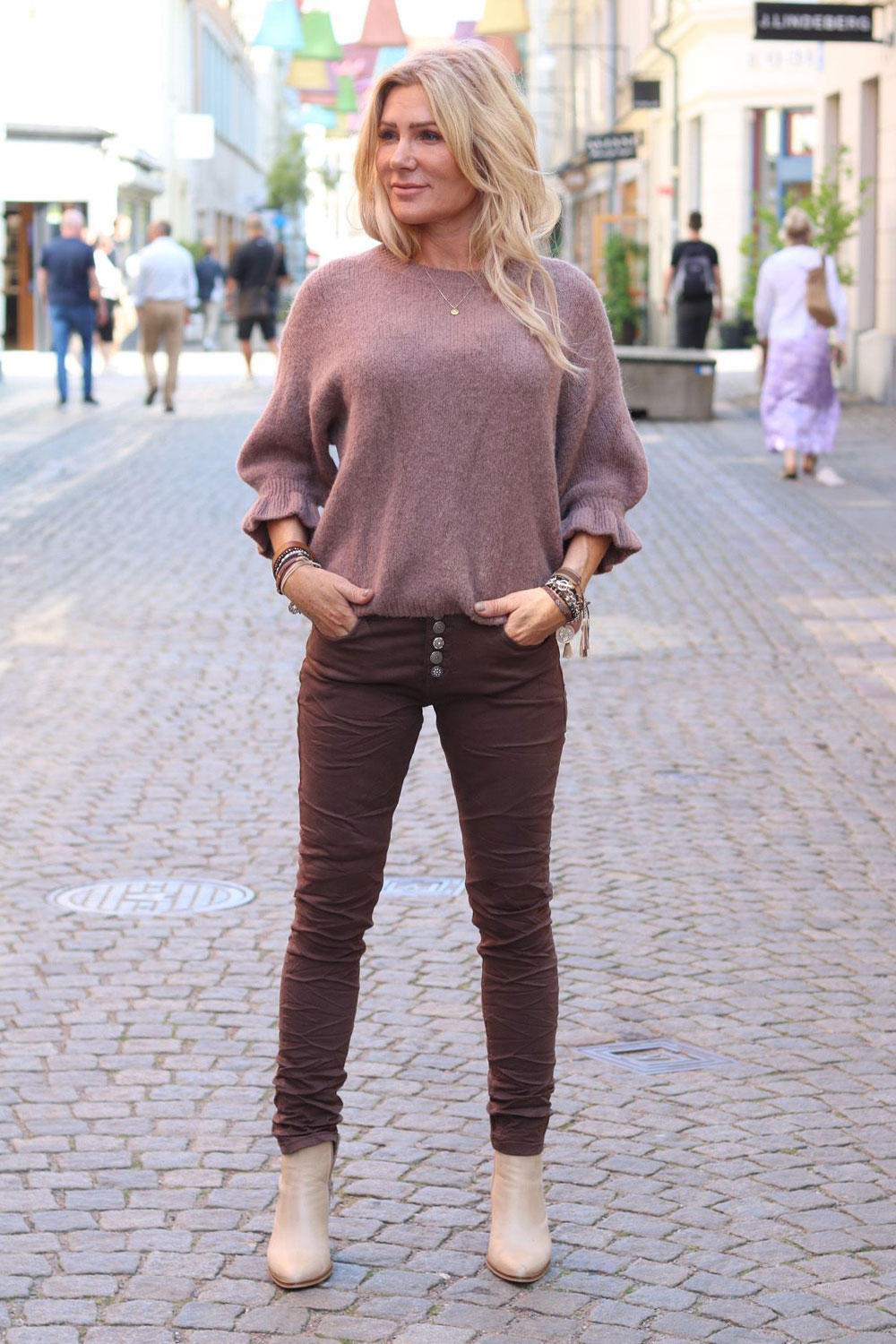 Snygga byxor 98686 - Blingknappar - Choco - Fanny Michel